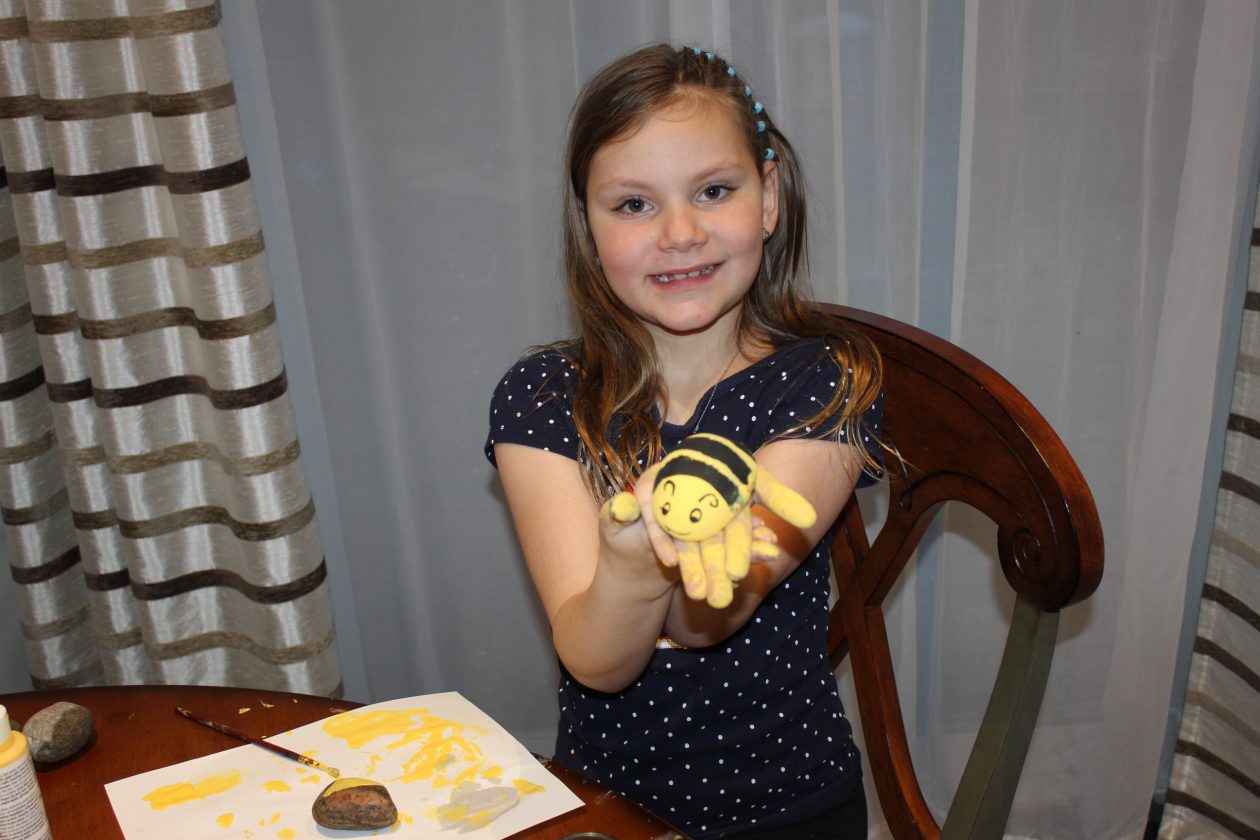 Super Ranger Sara is un-BEE-lievable! - Earth Rangers